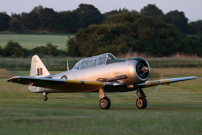 Fly the Harvard - West London Aero Club